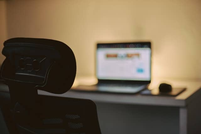 Therapeutic Ways to Survive an Office Without Windows – Climb from Home
